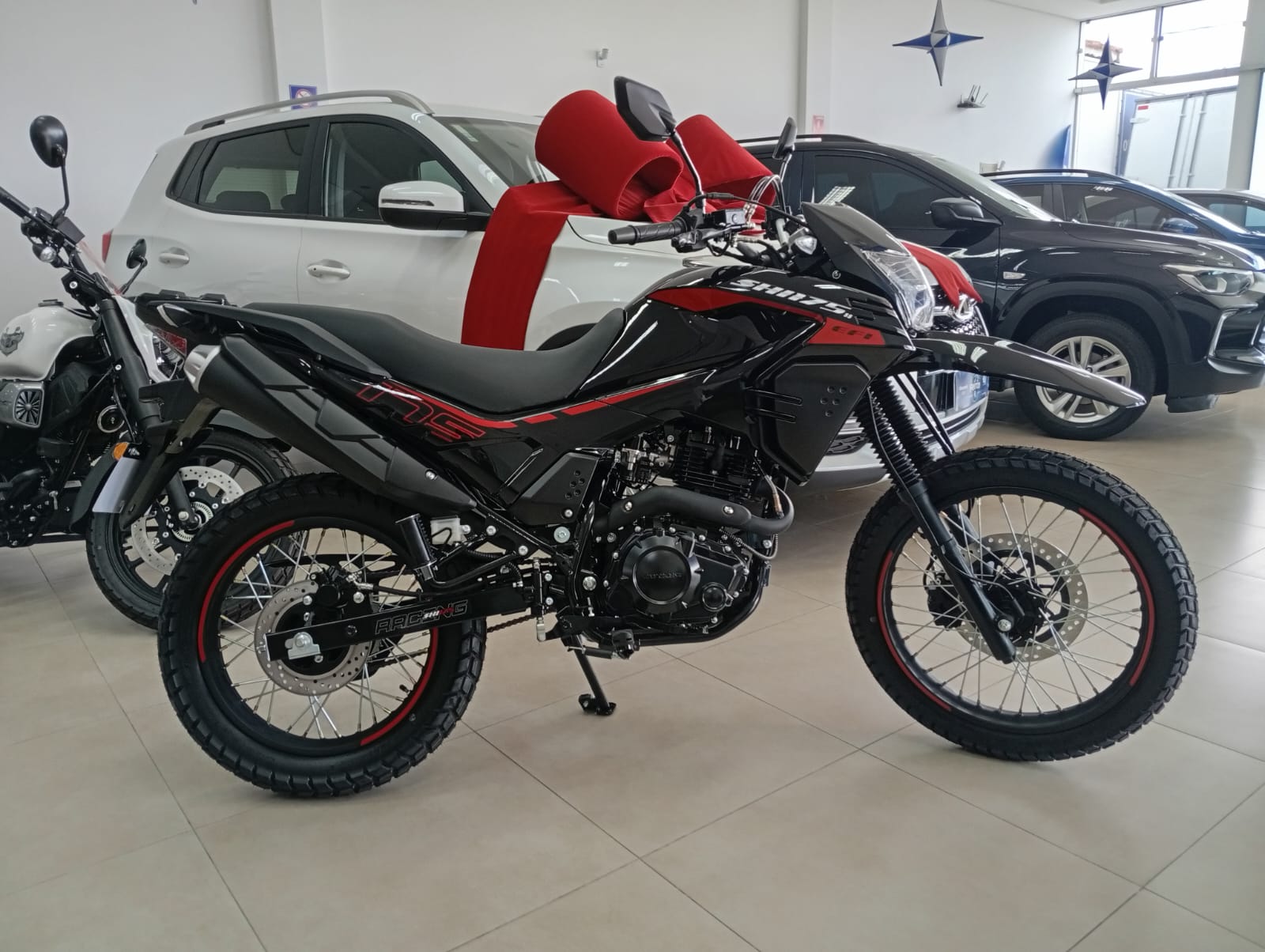 Shineray SHI 175s EFI preta – 2026 - Grupo Michelin